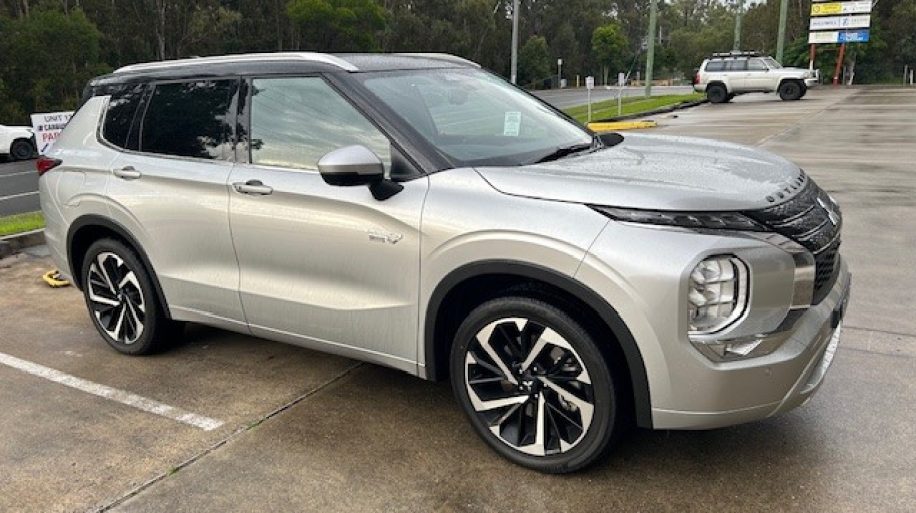 Mitsubishi Outlander Exceed Tourer PHEV | May 24